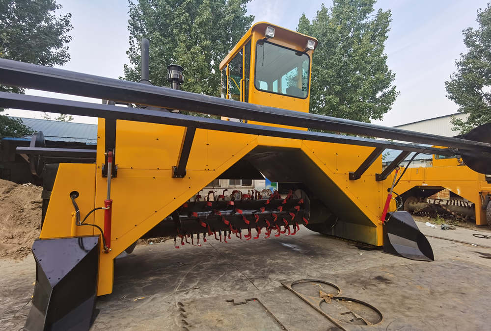 M4800 Crawler Compost Turner